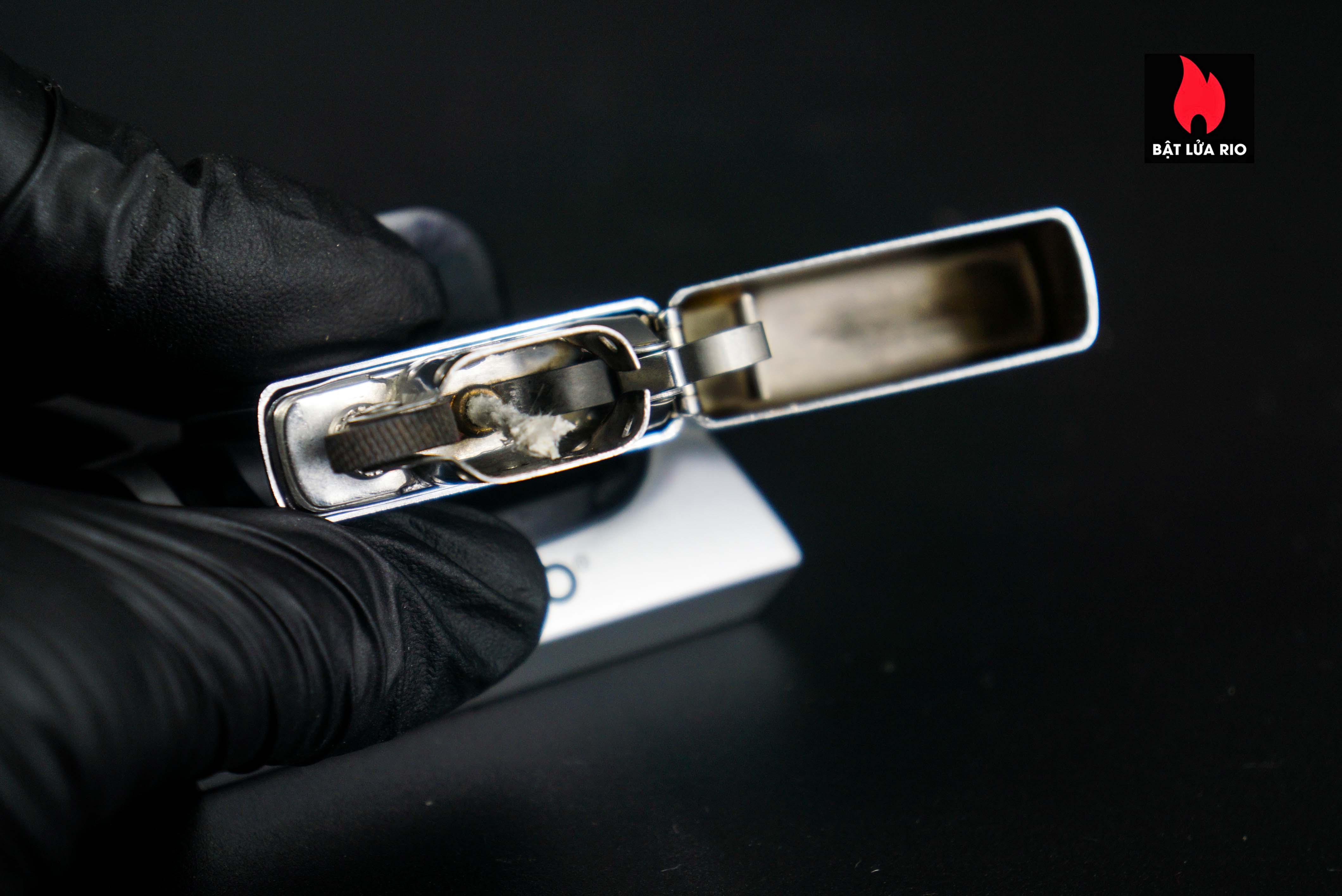 Zippo Xưa 1973 – Zippo Man – Uncle BOB