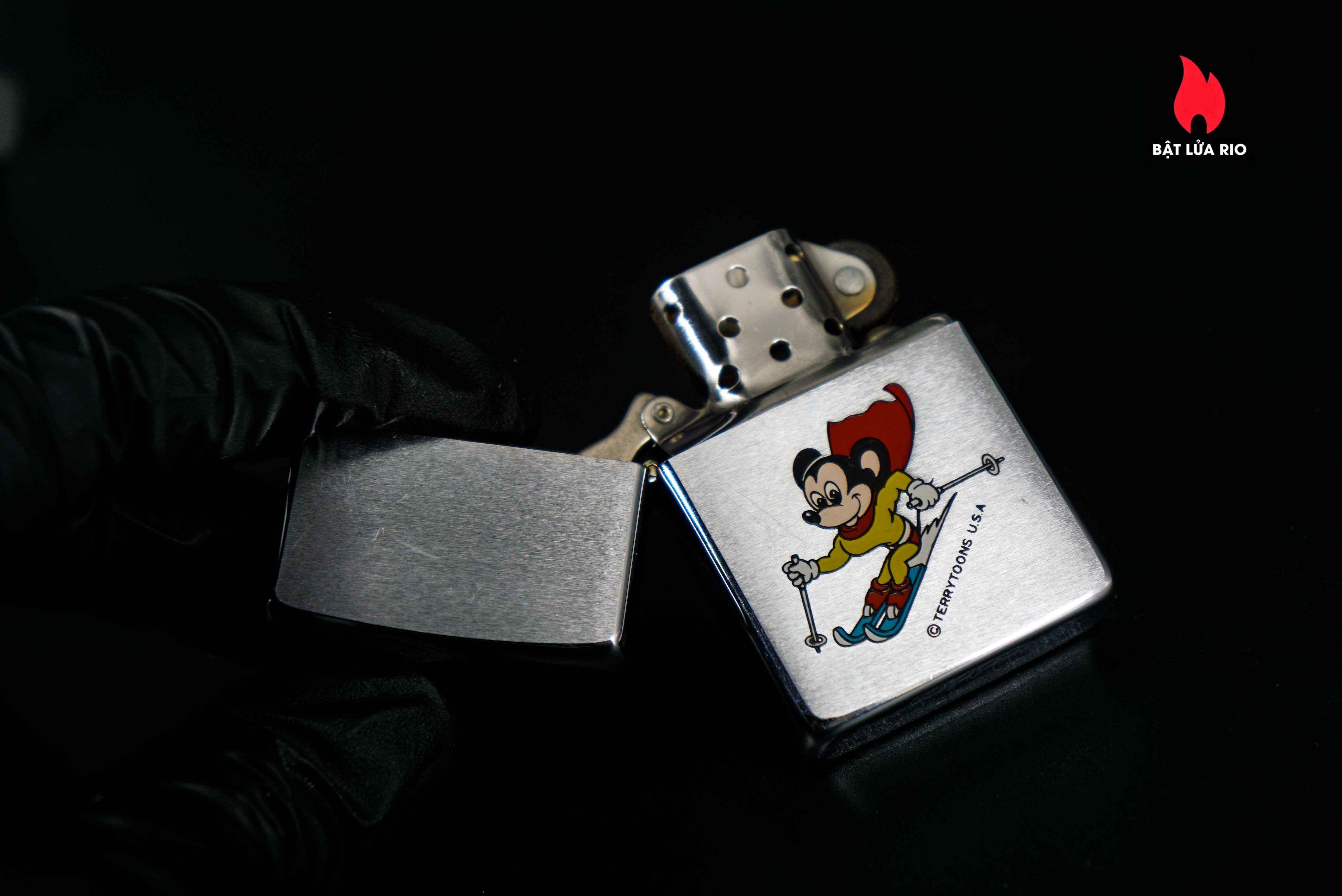 Zippo Xưa 1982 – Mighty Mouse skiing - By Terrytoons
