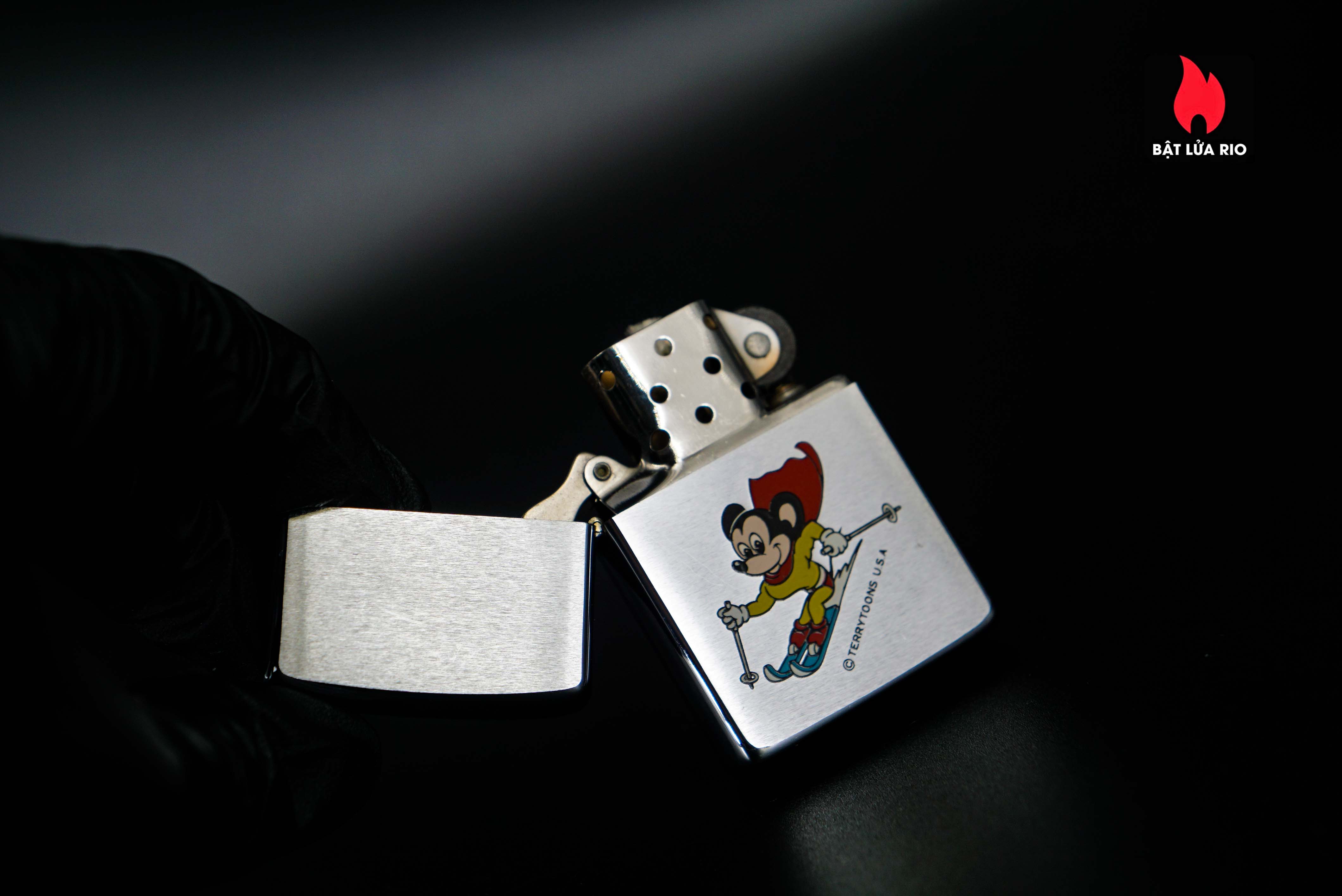 Zippo Xưa 1982 – Mighty Mouse skiing - By Terrytoons