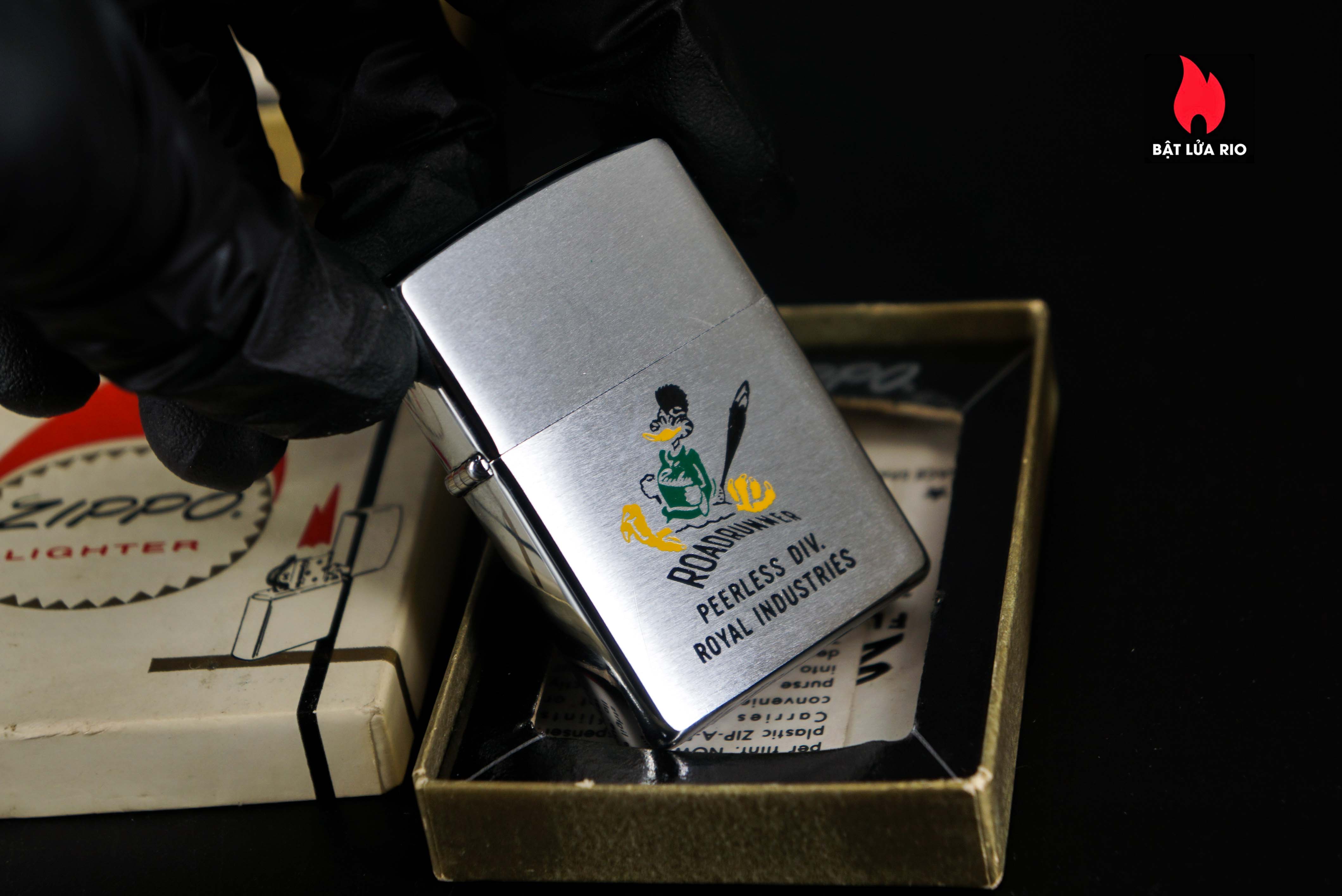 Zippo Xưa 1977 – Peerless Roadrunner