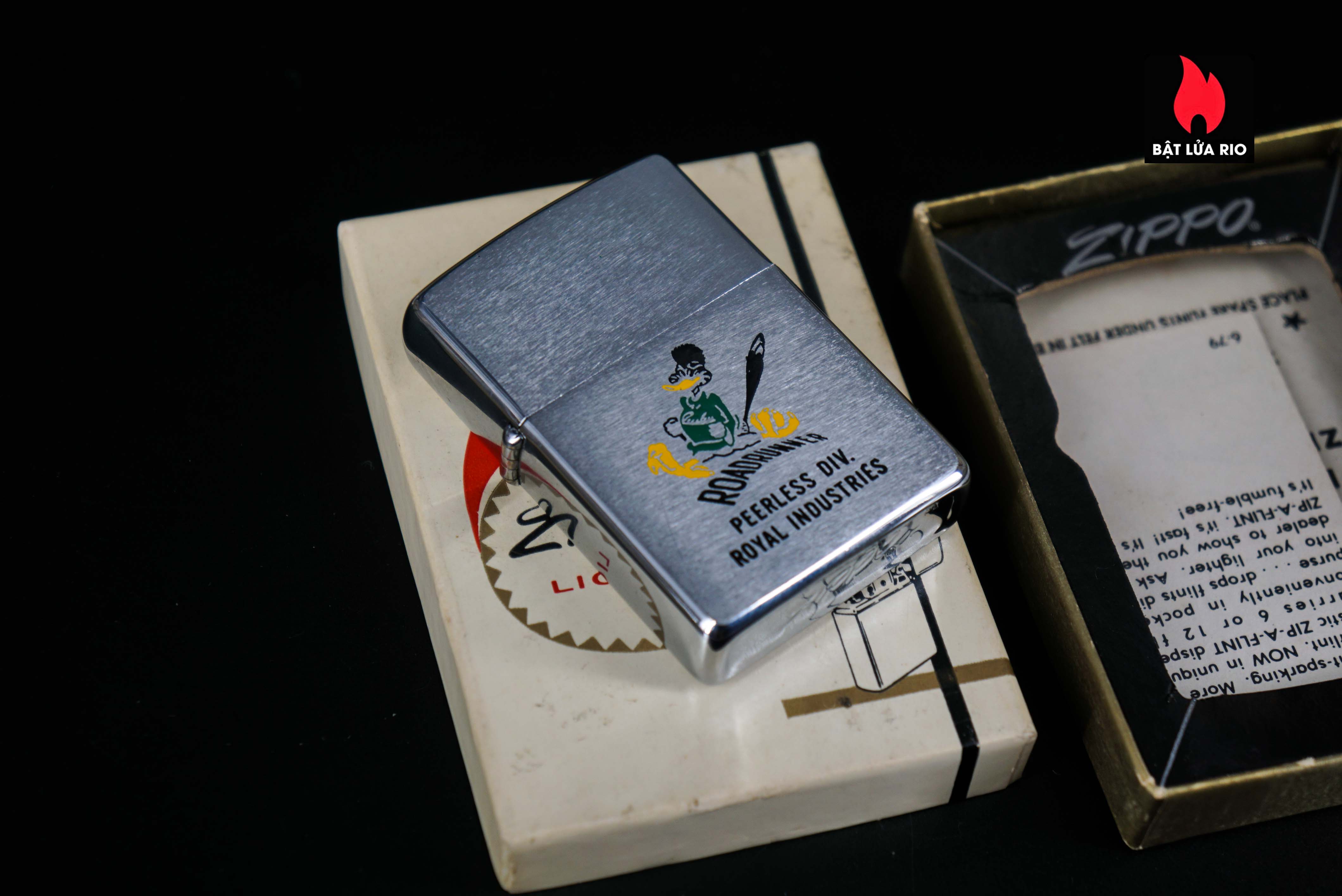 Zippo Xưa 1977 – Peerless Roadrunner