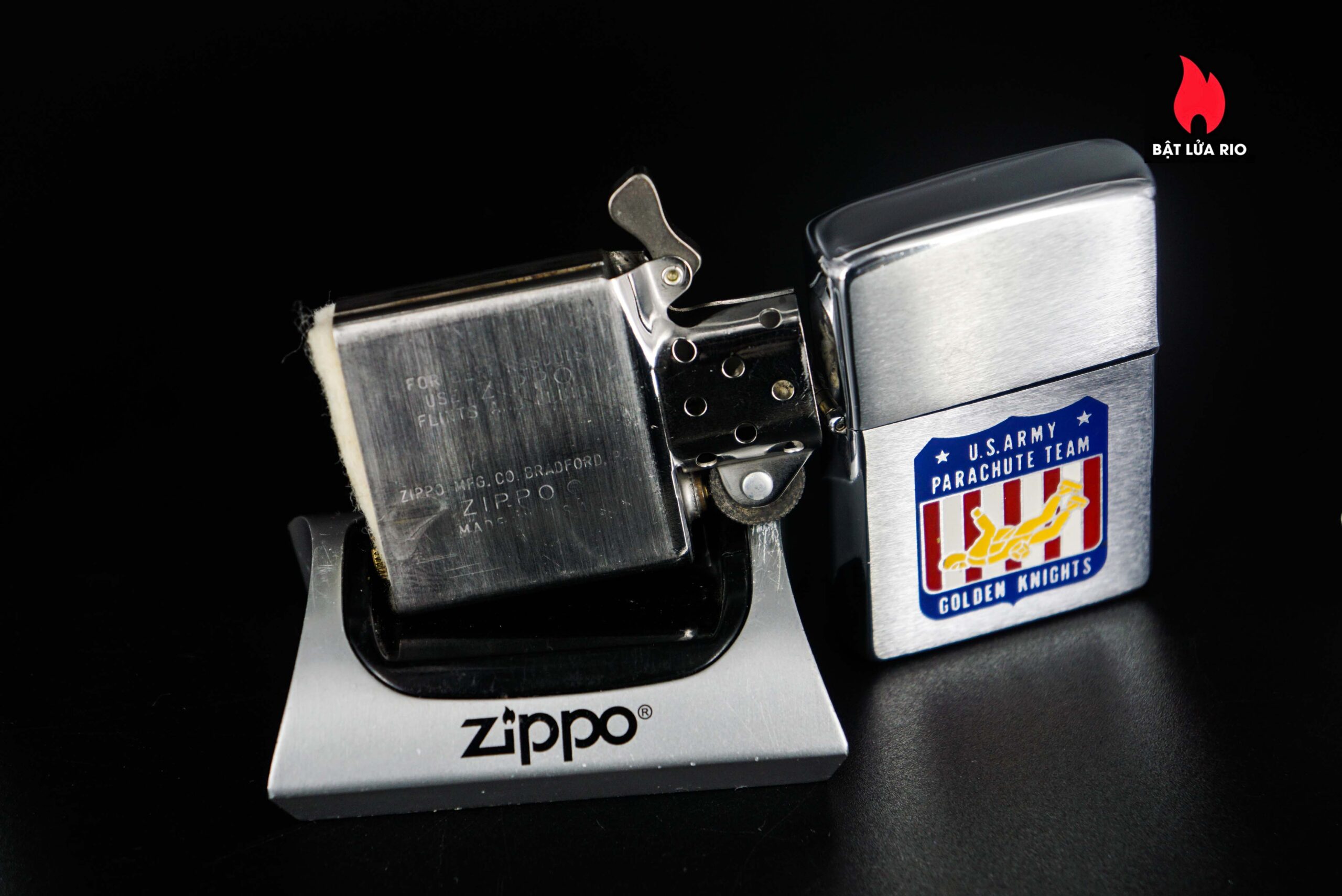 Zippo Xưa 1975 – U.S Army Parachute Team - Golden Knights