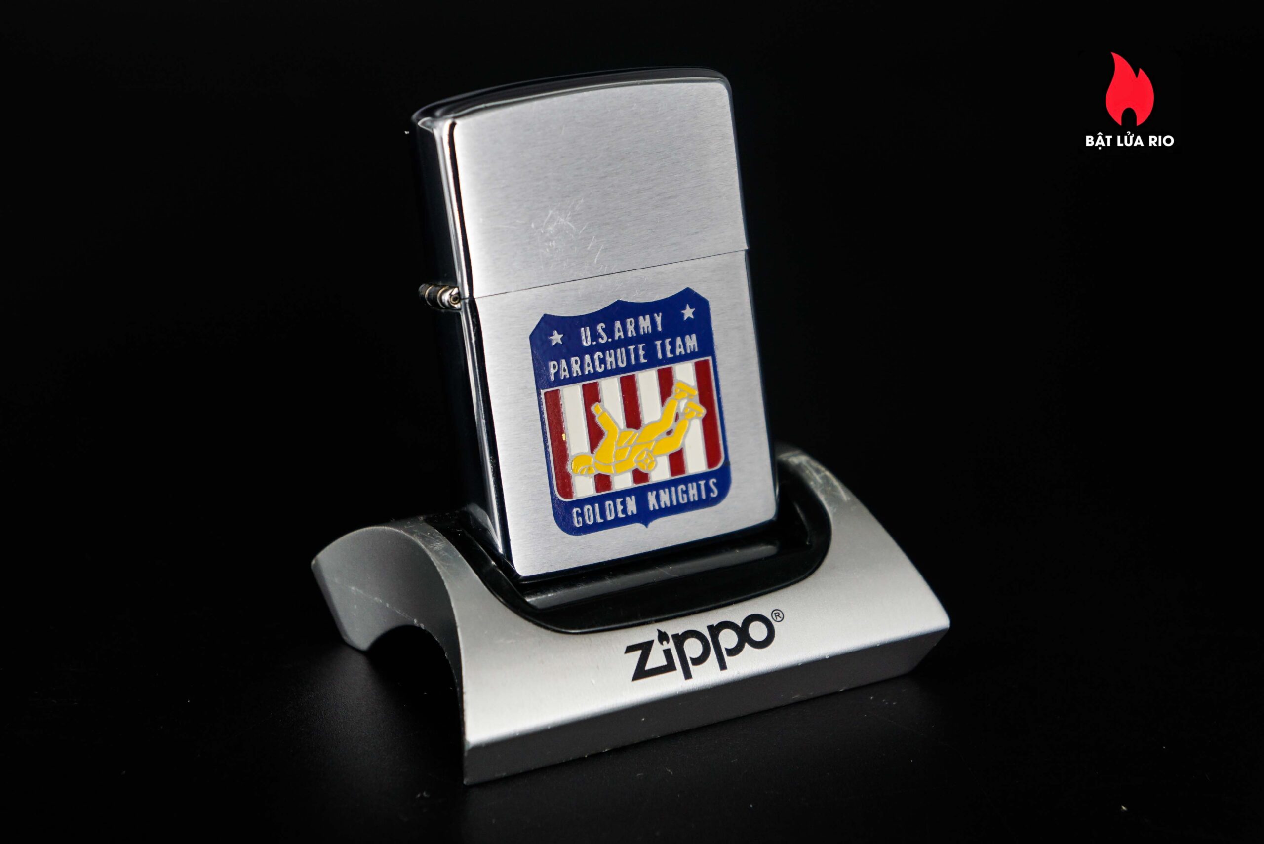 Zippo Xưa 1975 – U.S Army Parachute Team - Golden Knights