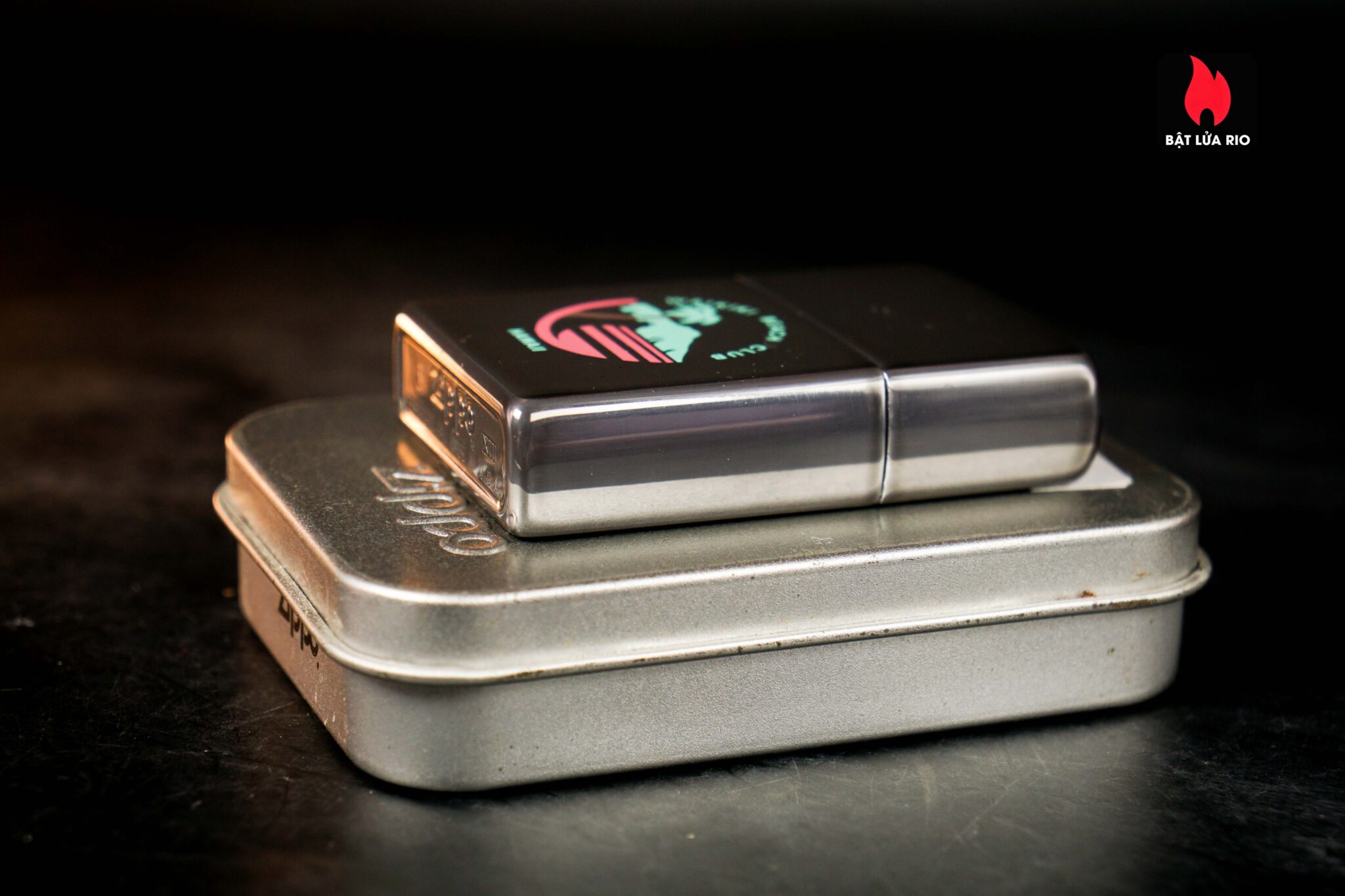 Zippo La Mã 1996 – Midnight – Waikiki Beach Club Hawaii