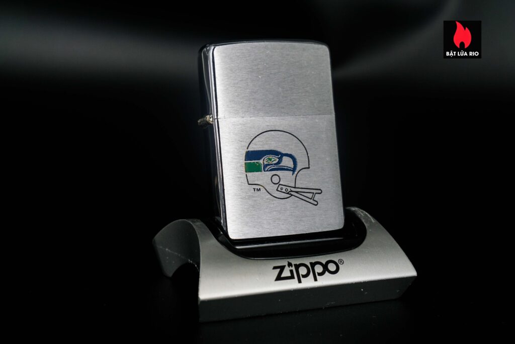 Zippo Xưa 1976 – Seattle Seahawks – Cũ